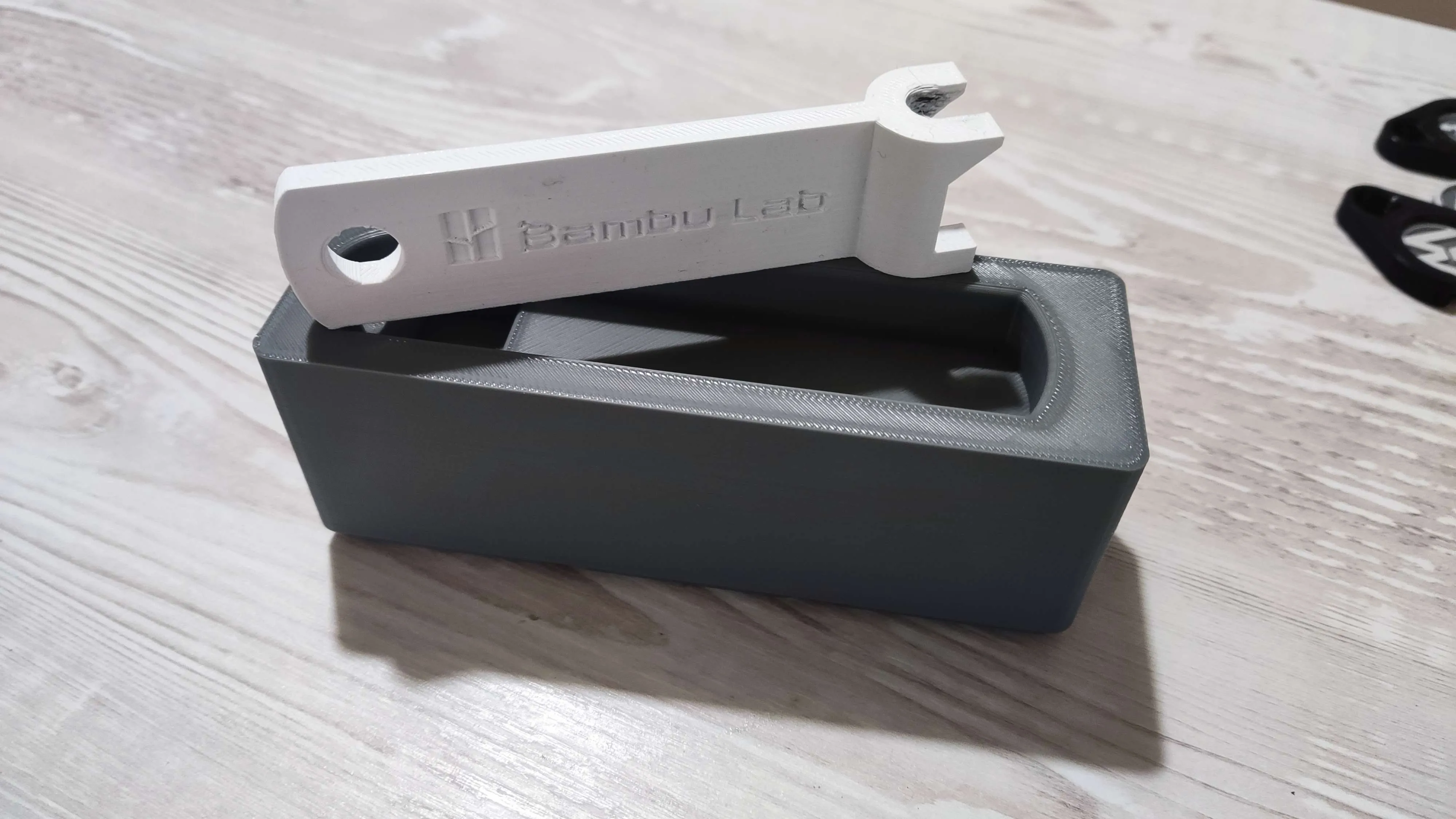 FOSBOS - Lead Screw Cleaner Bin by Adamko - MakerWorld