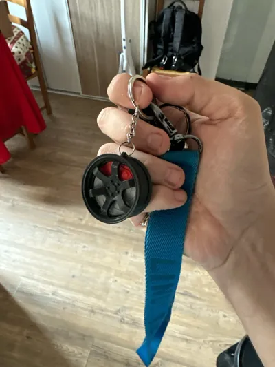 Wheel Keychain Airtag Holder by Inventor Coral MakerWorld: Download ...