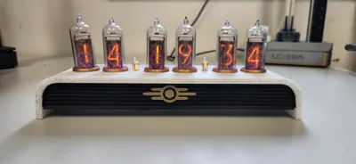 Reloj de tubos Nixie VAULT-TEC inspirado en Fallout 4 por four_oh_four ...