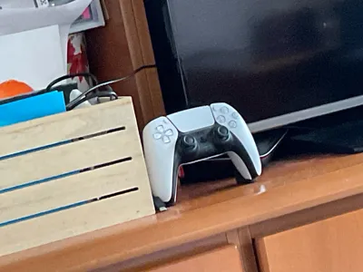 Invisible PS5 Controller Holder Minimalist by GianfLab MakerWorld ...