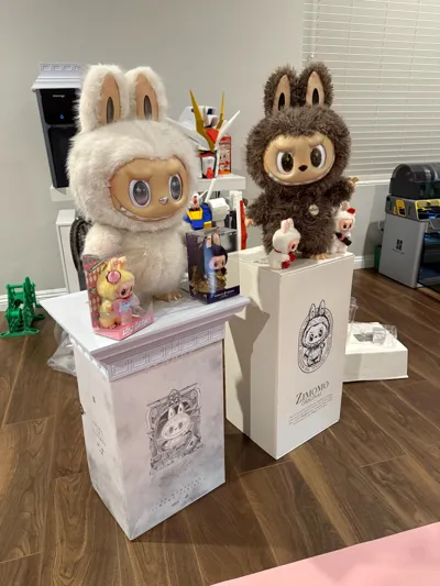 Pop Mart Labubu Archangel Supreme Commander Roman Column Display Case ...