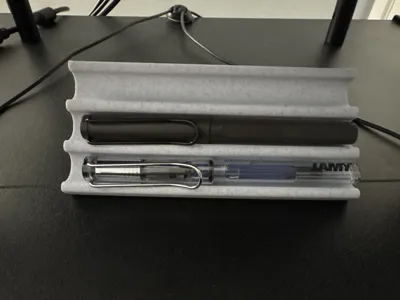 Stift Halter von SabreDesign MakerWorld: Kostenlose 3D-Modelle ...