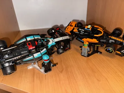 Foldable display stand for Speed Champions F1 cars by RacingBrick ...