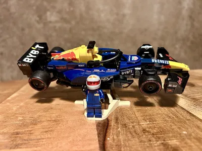 Foldable display stand for Speed Champions F1 cars by RacingBrick ...