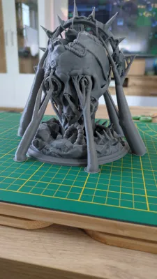 W40k Servitor Skull Dice Tower V2 by driverArt MakerWorld: Download ...