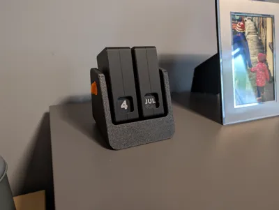 "Date Keeper" Perpetual Flip Calendar - Free 3D Print Model - MakerWorld