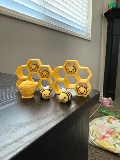 Bee hive honeycomb for mini bees by Clare3D MakerWorld: Download Free 3D Models