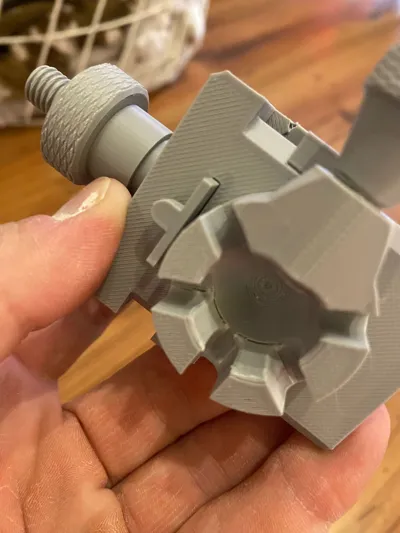 Vice with hinge by Yakuza MakerWorld: Download Free 3D Models