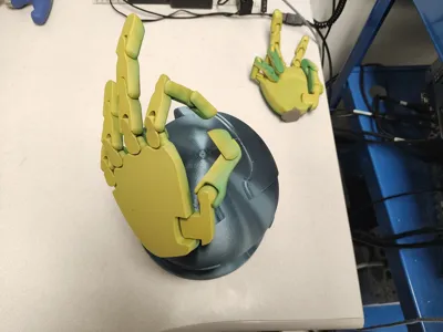 Poseable articulated hand model Remixed by aki-racing MakerWorld ...