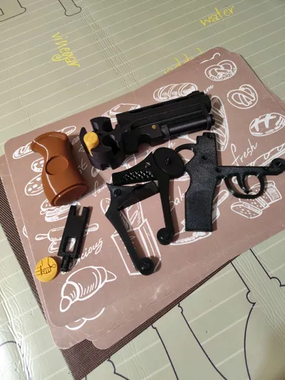 Hellboy – Good Samaritan Revolver Prop Replica - Free 3D Print Model ...