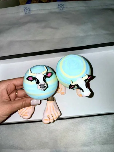 Meme de la vaca Saturno Saturnino, único y multicolor - Modelo de ...