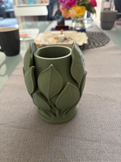 Leaf-shaped vase art organizer for green calm by VASEE MakerWorld ...