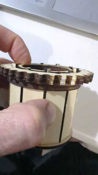 Laser-cut Iris box, no hardware required - Free 3D Print Model - MakerWorld