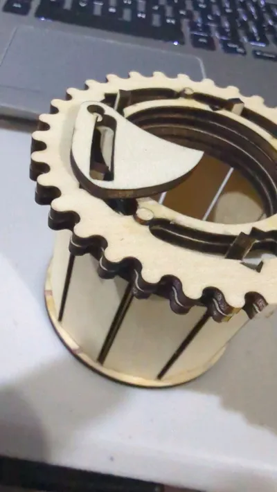 Laser-cut Iris box, no hardware required - Free 3D Print Model - MakerWorld