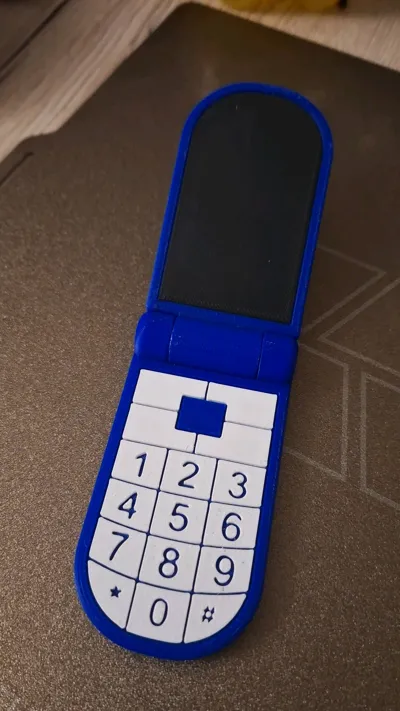 Smartphone - Flip Phone - Retro Phone - Free 3D Print Model - MakerWorld