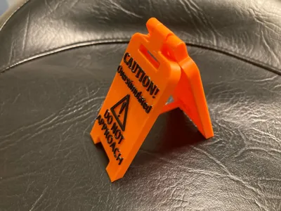 overstimulated desk warning sign by Jellyfish Steph MakerWorld ...