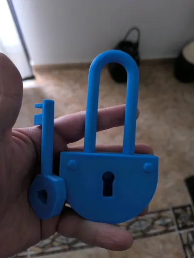 Working locks + keys from Hello Neighbor by michal.tiller MakerWorld ...