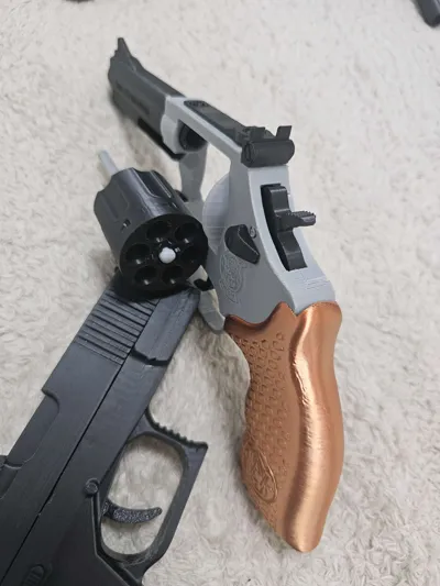 Smith & Wesson 686 Magnum Revolver Fidget Toy by 补补觉去 MakerWorld ...