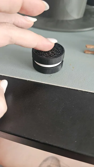 Oreo clicker by RBNtool 3D MakerWorld: Download Free 3D Models