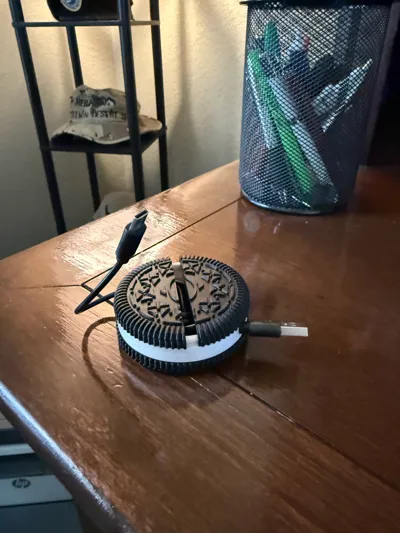 Oreo Cable Winder, 27g fully disassembled! Makes a great desk ornament ...