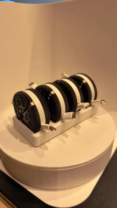 Oreo Cable Winder, 27g fully disassembled! Makes a great desk ornament ...