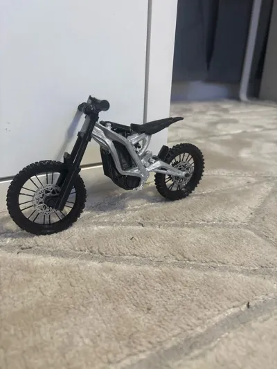 Mini Surron Light Bee X Scale (Electric Dirt Bike) by How2Random ...