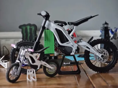 Mini Surron Light Bee X Scale (Electric Dirt Bike) by How2Random ...