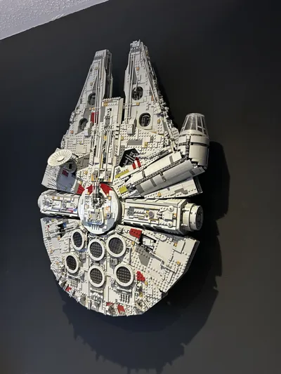 UCS Millennium Falcon Wall Display by Galladex MakerWorld: Download ...