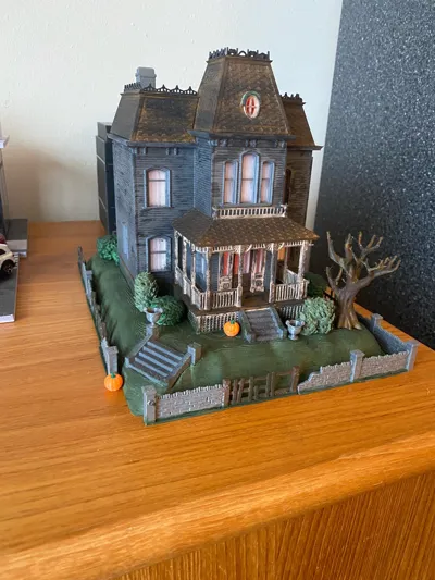 Bates House LightBox (Psycho) scale 1:87 - Free 3D Print Model - MakerWorld
