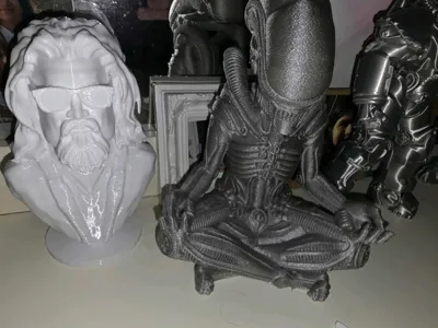 Meditating Xenomorph Figurine - Free 3D Print Model - MakerWorld