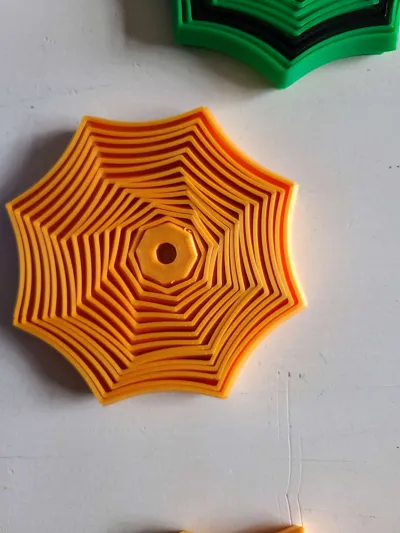 Fidget Spiderweb Twist with 4 pins - Free 3D Print Model - MakerWorld
