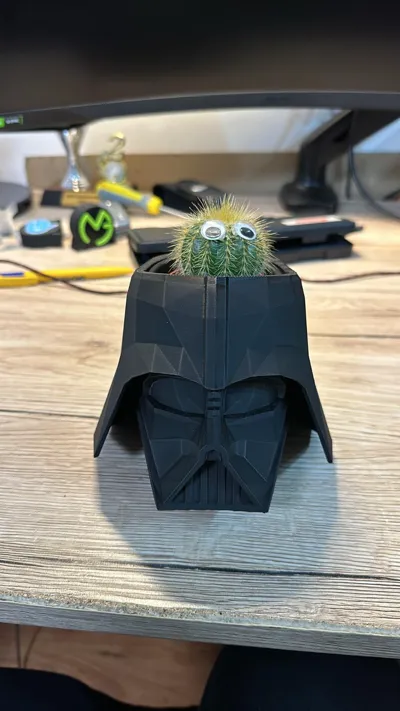 Darth Vaser - A Star Wars Low-Poly Vase by Gatto - MakerWorld