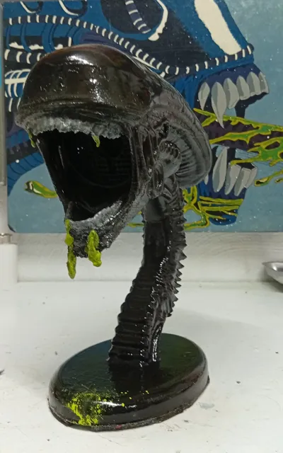 Xenomorph Alien Desk Lamp - Free 3D Print Model - MakerWorld