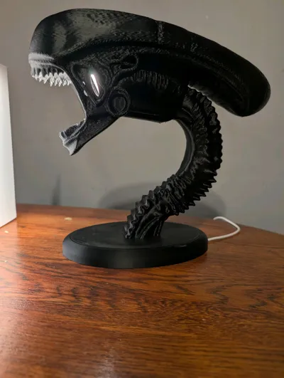 Xenomorph Alien Desk Lamp - Free 3D Print Model - MakerWorld