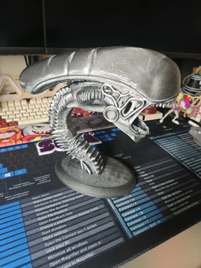 Xenomorph Alien Desk Lamp - Free 3D Print Model - MakerWorld