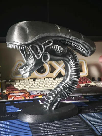 Xenomorph Alien Desk Lamp - Free 3D Print Model - MakerWorld
