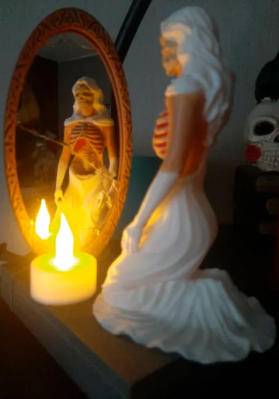 Skeleton Woman Mirror Illusion - Free 3D Print Model - MakerWorld
