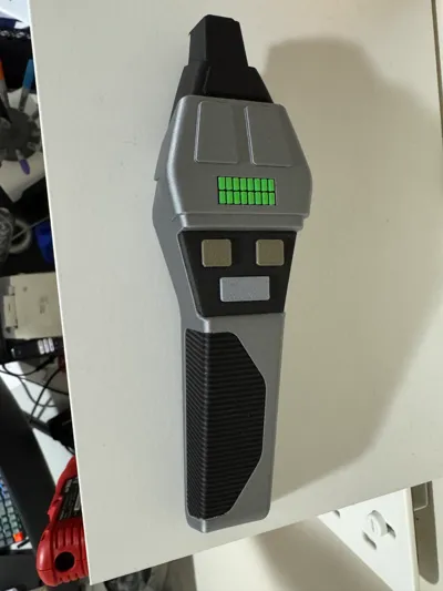 Star Trek TNG 'Cobrahead' Phaser with stand - Free 3D Print Model ...