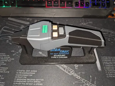 Star Trek TNG 'Cobrahead' Phaser with stand - Free 3D Print Model ...