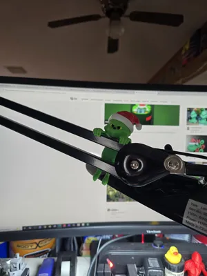 Grinch de Monitor - Modelo de impresión 3D gratuito - MakerWorld
