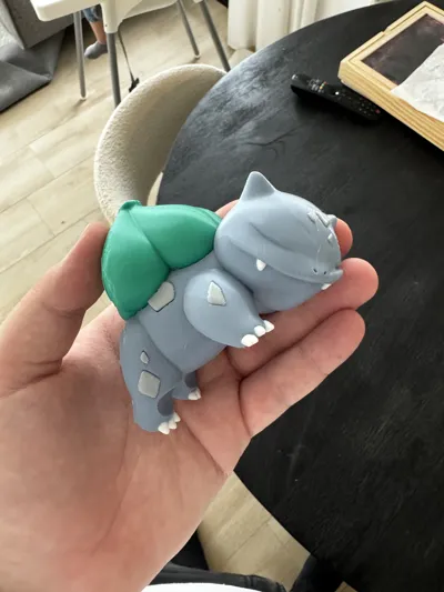 Bulbasaur sitting handphone stand by fay3dlab - MakerWorld