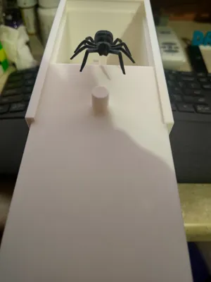 Prank Spider Box (Snaps together!) - Free 3D Print Model - MakerWorld