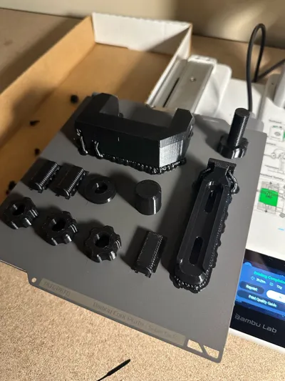 Skadis Desk Clamp 来自 Lozagon1234 MakerWorld：免费下载 3D 模型