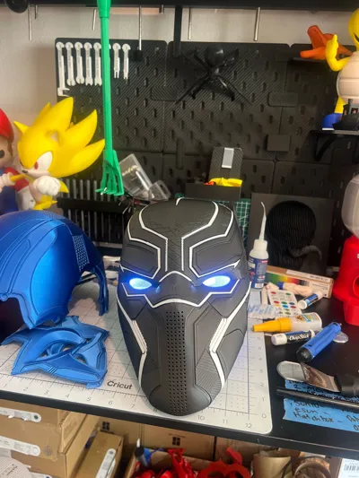 Black Panther Helmet Split into 5 parts Remixed by chichirod MakerWorld: Download Free 3D Models