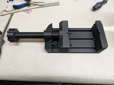 3D Vise - 100% 3D printed vise by teletrollet MakerWorld: Download Free ...