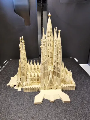 Sagrada Familia - Barcelona, Spain by MiniWorld3D MakerWorld: Download ...