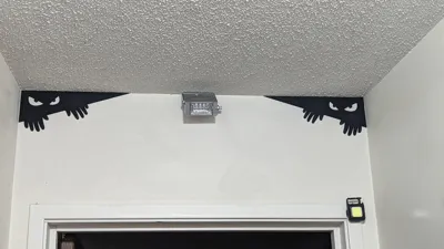 Wall art - Monster in corner by Calzune - MakerWorld