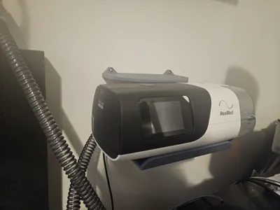Wall Mount for AirSense 11 CPAP Machine by SesameMakes - MakerWorld