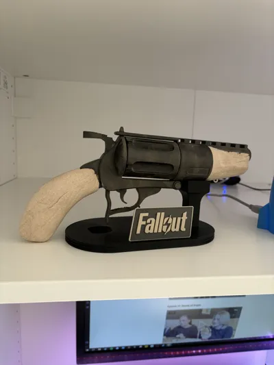Fallout Show Ghoul Revolver by Acheituno - MakerWorld