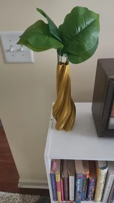 Twisted Vase (made by Makerlab Make My Vase) by SabreDesign MakerWorld ...